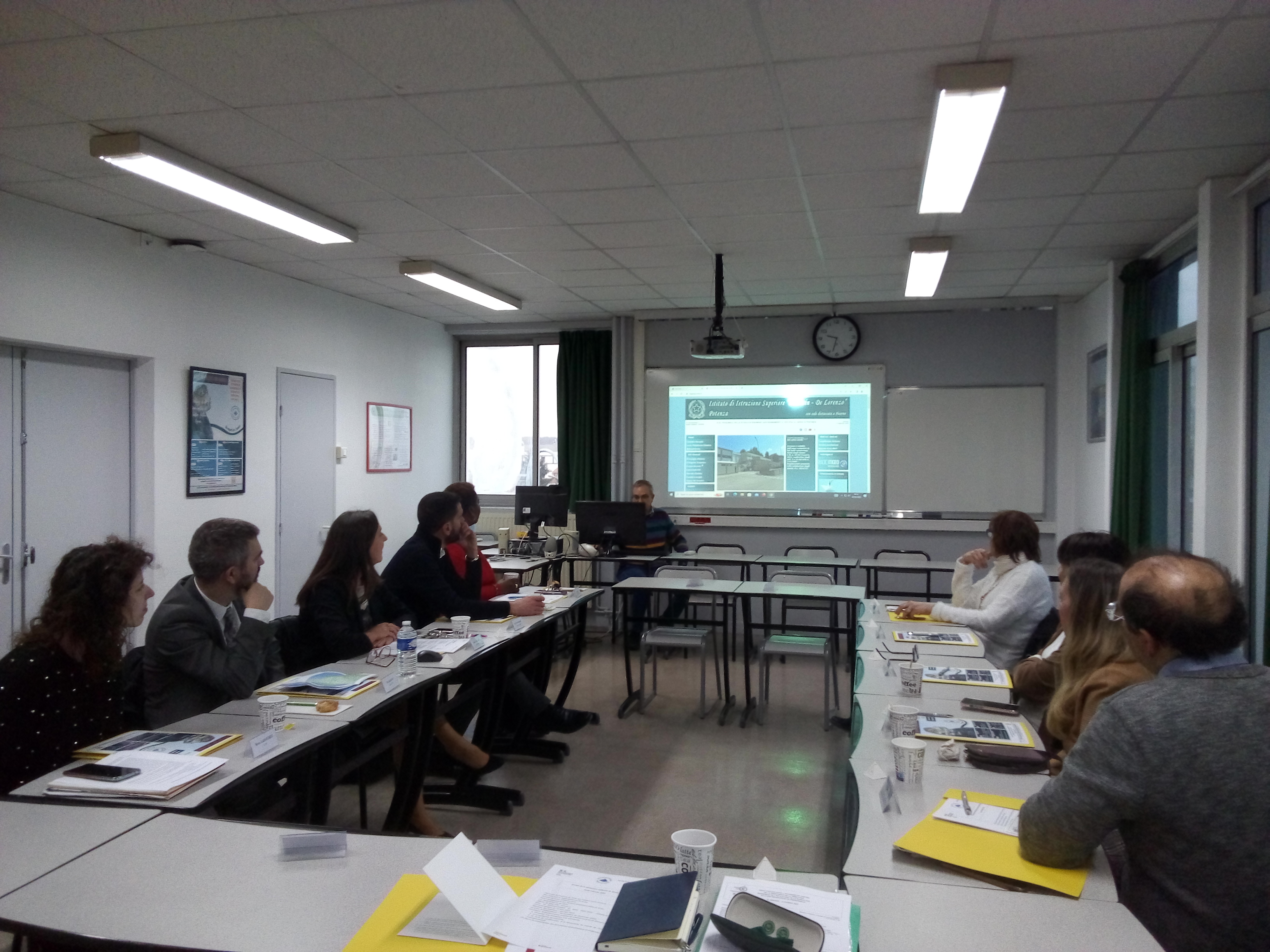 Une délégation italienne en visite dans l’académie de Créteil ...